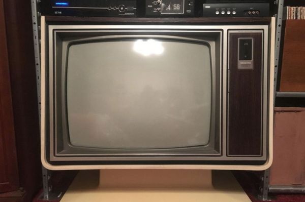 Inside The Fight To Keep Old CRT TVs Alive - Neatorama